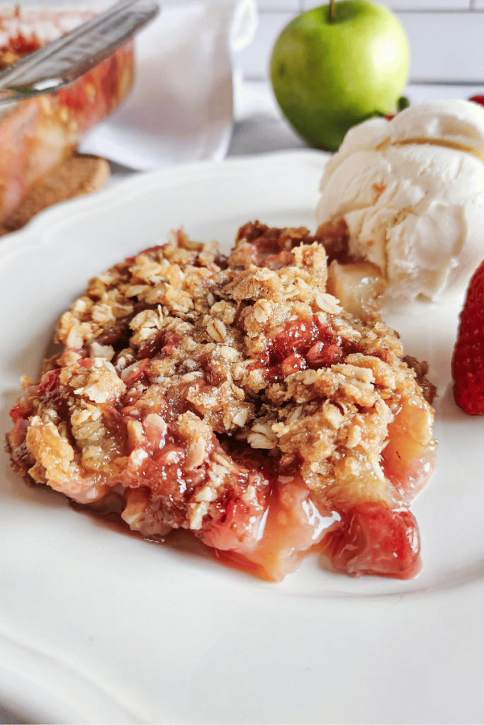 Strawberry Apple Crisp {Strawberry Apple Crumble with Oats}