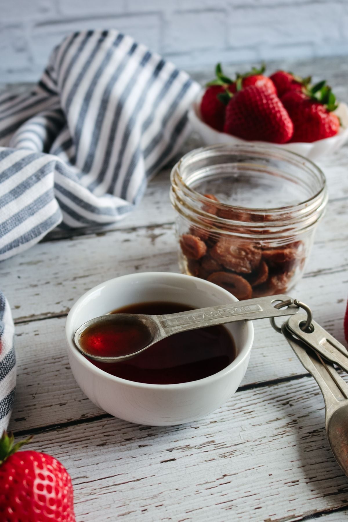 12 Easy Homemade Extracts for Your Spice Cupboard
